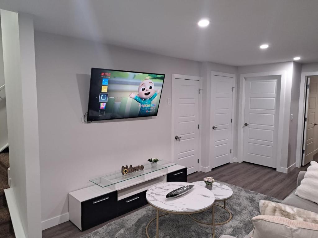 Cozy 2 Bedroom Walkout Basement, Calgary (updated prices 2025)