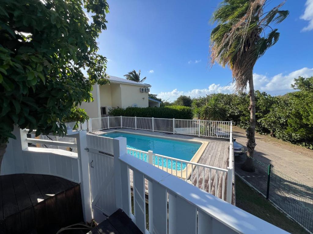 Blue Horizon, Friar's Bay (updated prices 2025)