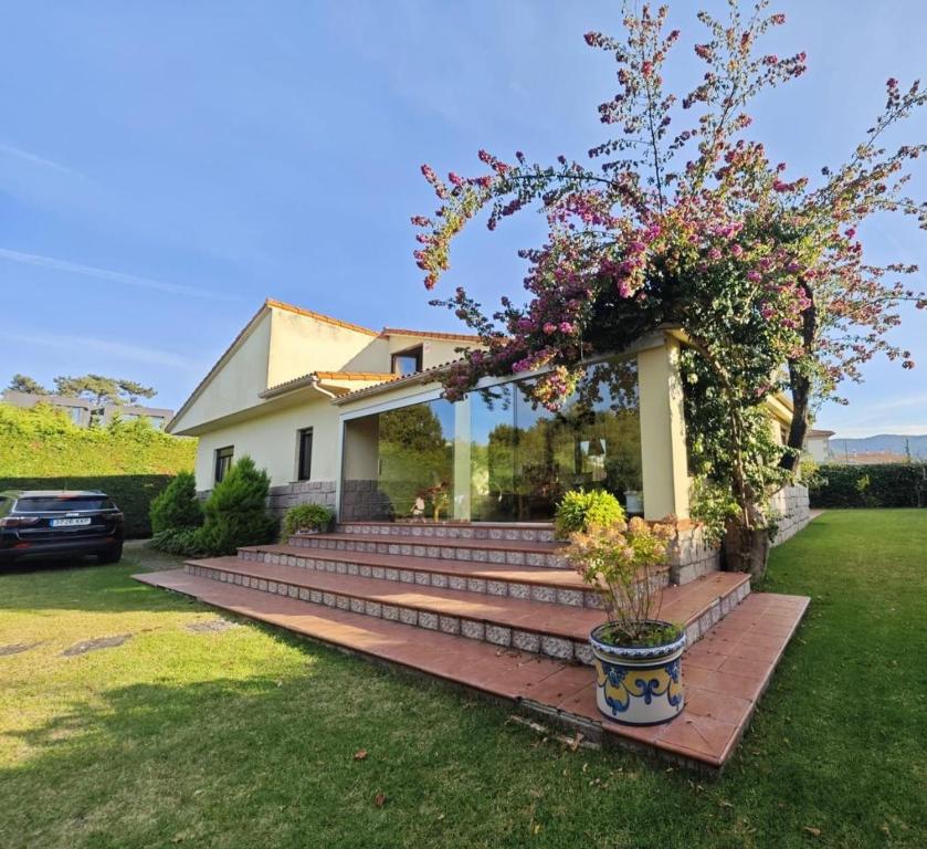 Playa América Nigrán casa con piscina, Nigrán (precios actualizados 2025)