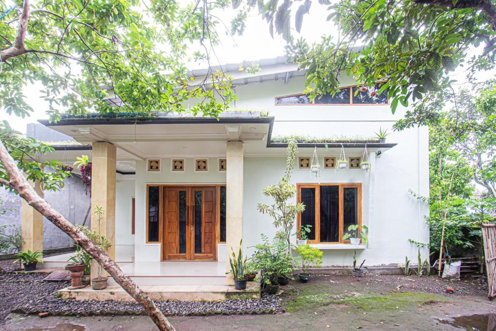 Hotel O Kebun Manis Homestay Near Lapangan Bola Volly Batu Kumbung ...