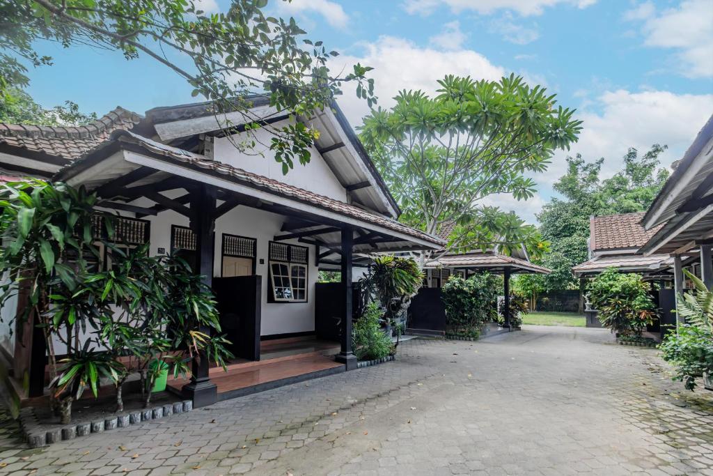 Hotel O Losmen Ida Near PT. Narmada Awet Muda (Pabrik Lingsar), Lembuak ...