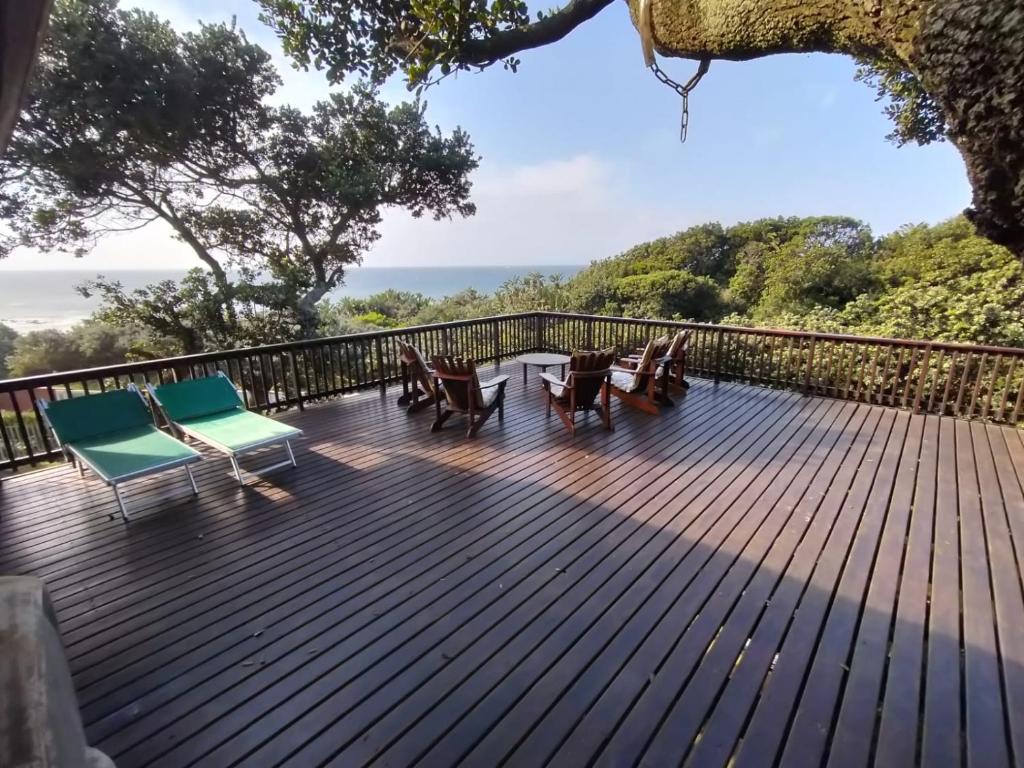 Bon-up-a-Tree log house with jacuzzi ocean views, Port Edward (precios ...
