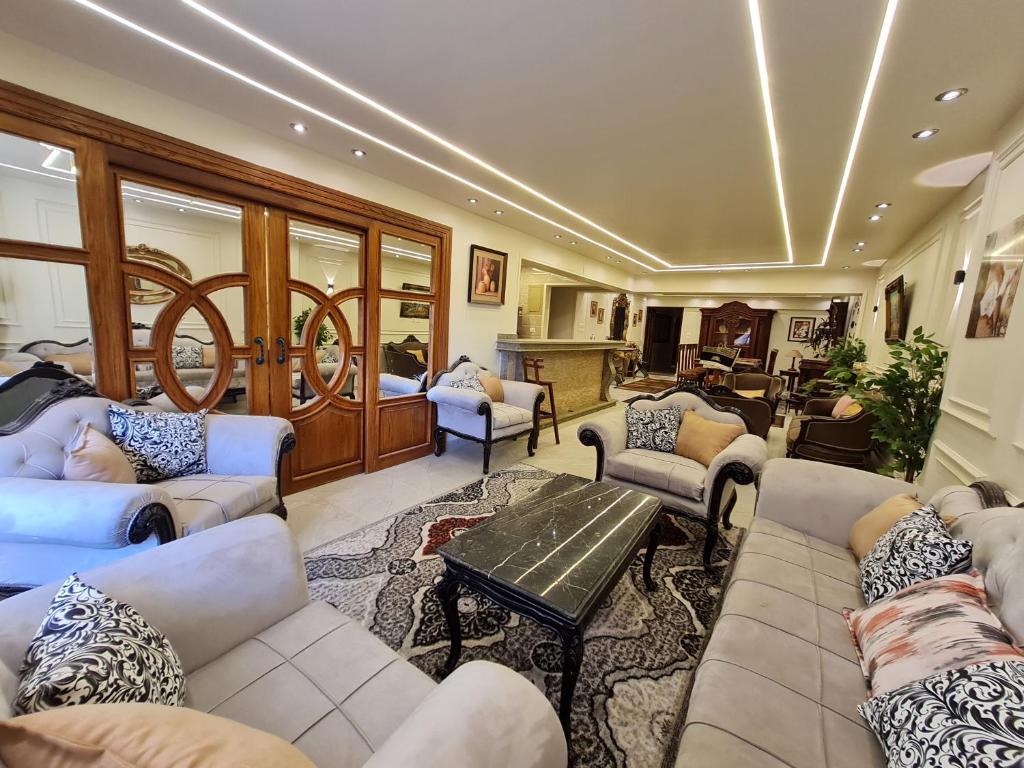 Luxurious 3-Bedroom Dokki Apartment Downtown - Ideal Location Downtown Giza, Cairo (updated ...