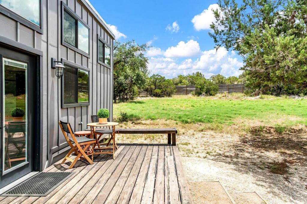 Pet Friendly, Gorgeous Tiny House with Modern Amenities and Shared Pool ...