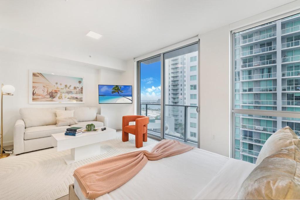 Designer Studio Downtown Miami with Rooftop Pool and Gym, मायामी (अपडेट ...