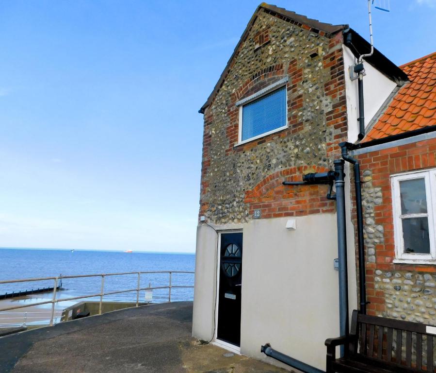 Sea Edge, Sheringham (updated prices 2026)