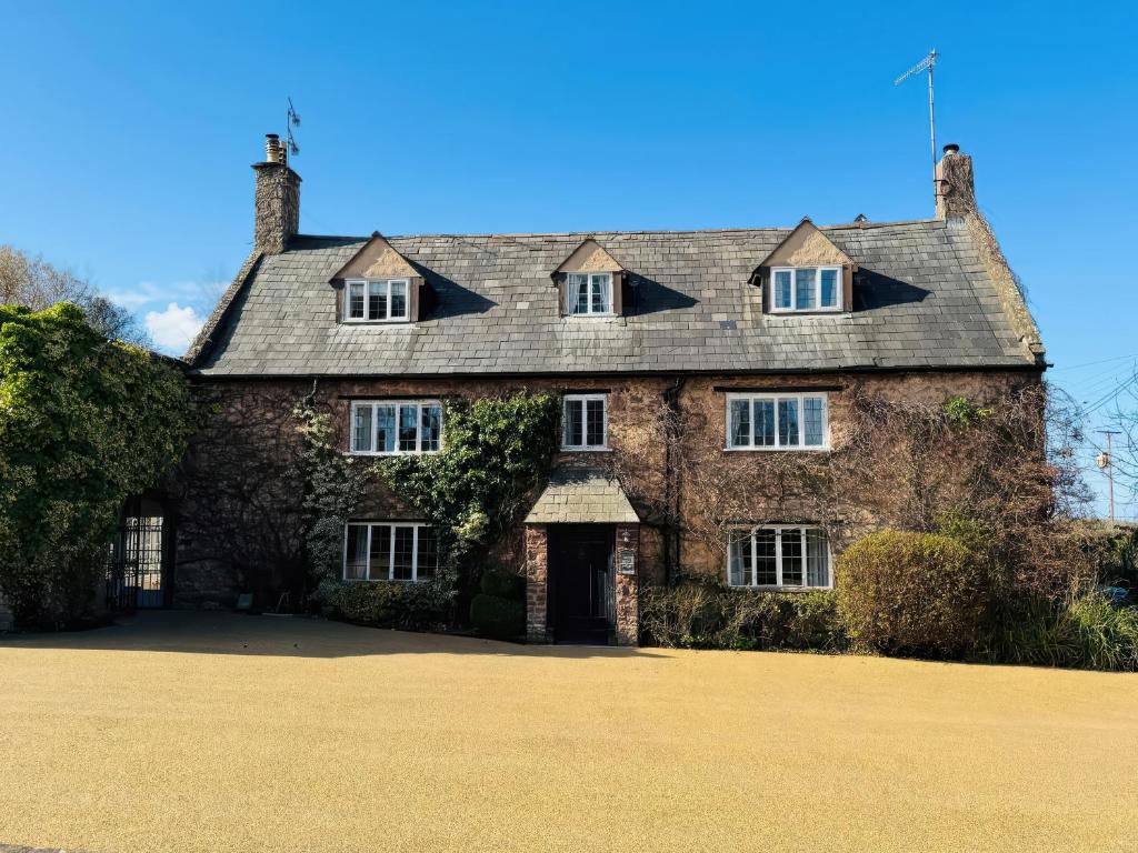 Dragon House, Minehead (updated prices 2025)