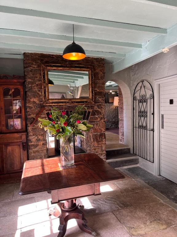 Smugglers Hotel, Brixham (updated prices 2025)