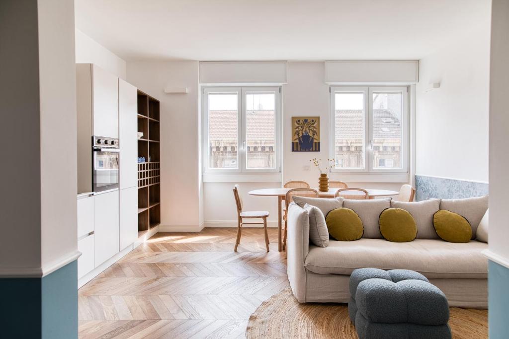 Easylife - Stile ed eleganza in Stazione Centrale, Milan (updated ...