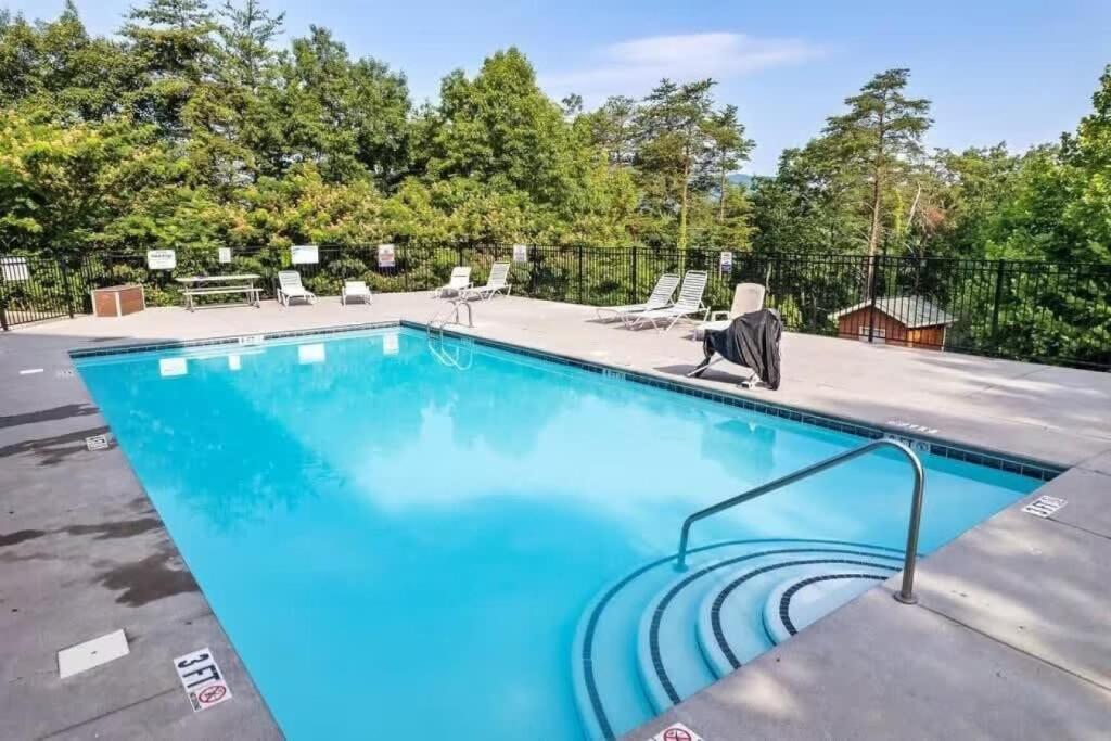 Grand Theatre Lodge View Hot Tub Pool GAMES, Sevierville (updated ...