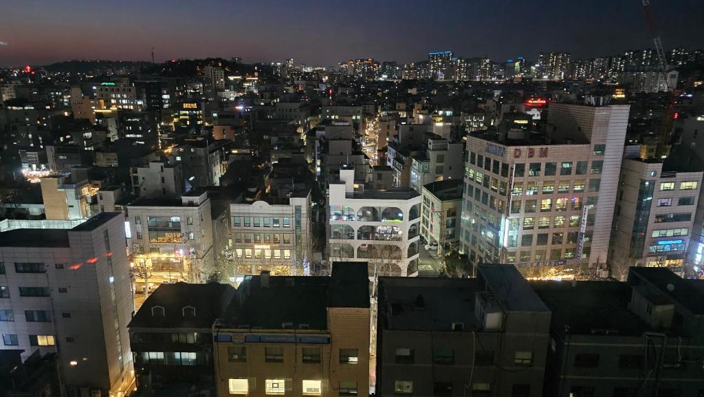 Hongdae Guesthouse4 - 1min from Hongik Uni station Exit #1, Seúl ...