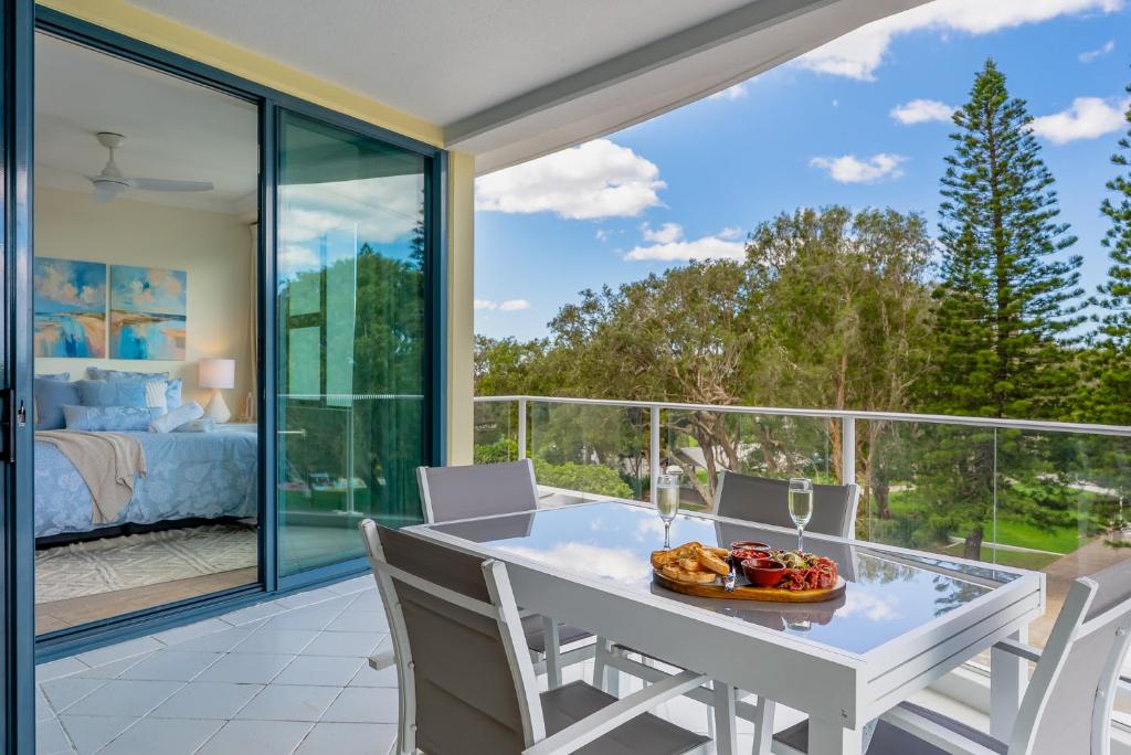 Sea Breeze at Mudjimba Beachside, tennis pool, Mudjimba (updated prices ...