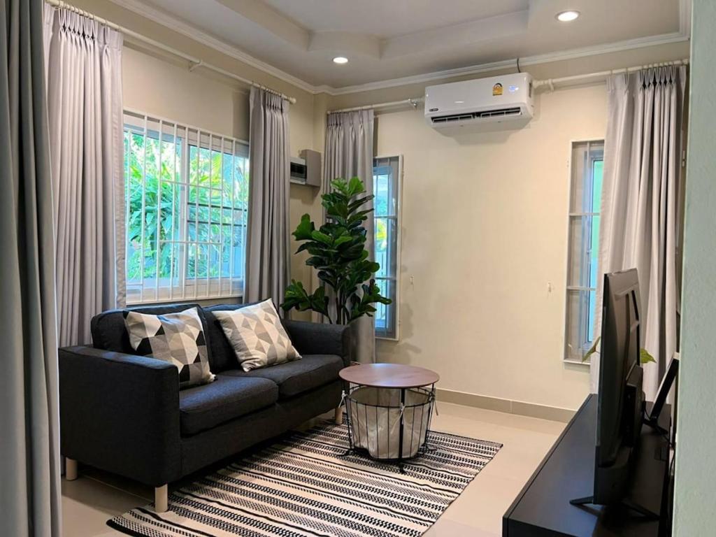 Home Tambon Bang tao 2BR Near Beach, Ban Lum Fuang (updated prices 2025)
