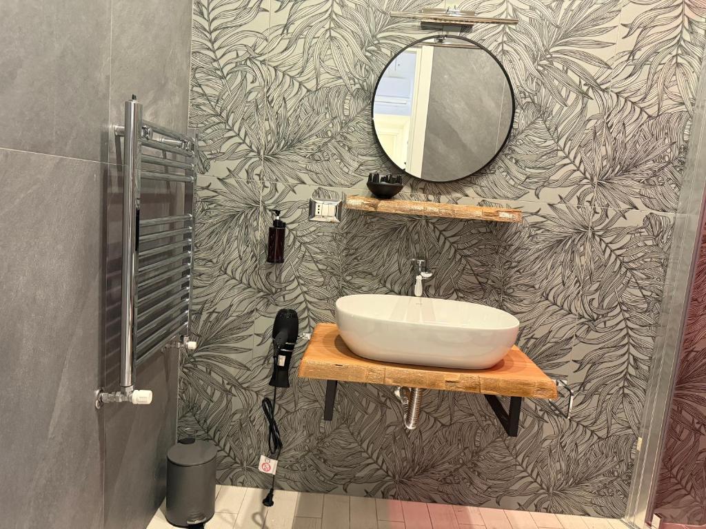 Resta Cu Mme a Chiaia, Naples (updated prices 2025)