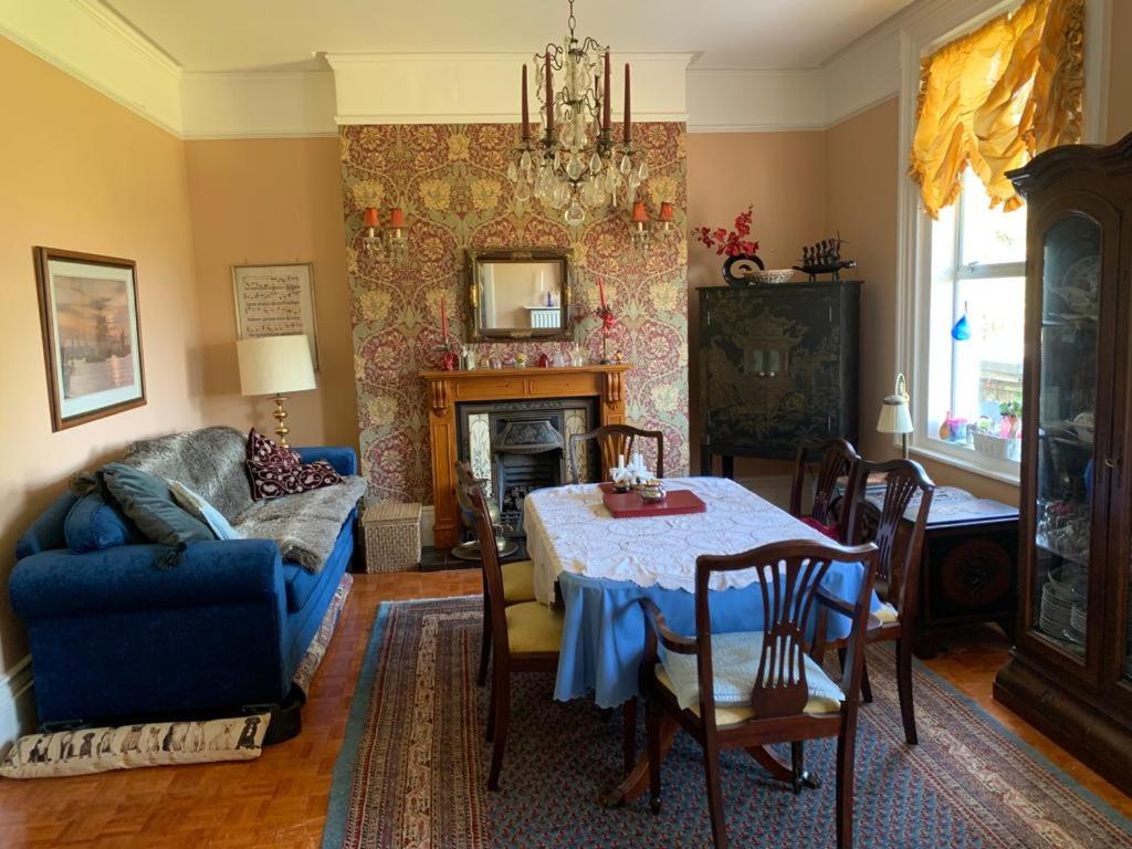 Victorian luxury flat at Claverton House, Ryde (updated prices 2026)