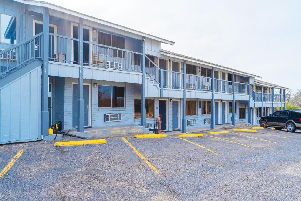 Regency Inn By OYO Three Rivers, Three Rivers (updated prices 2025)