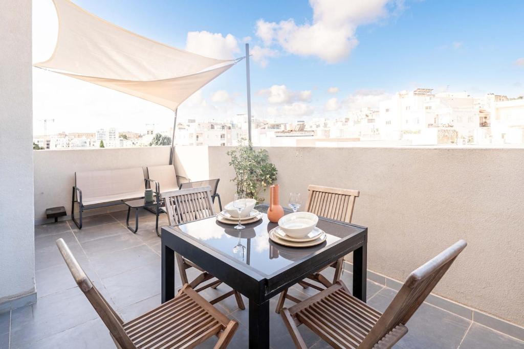 Charming 3 Story Maltese House with Terrace & BBQ, St Julian's (updated ...