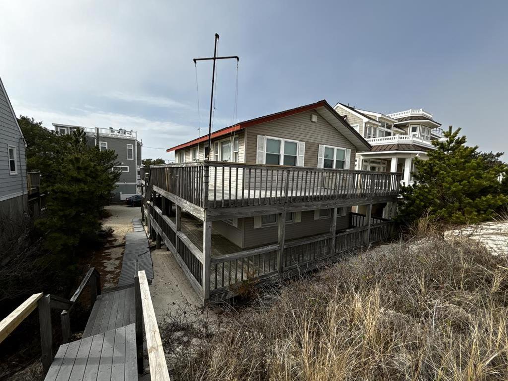 Wi-Fi, Beach Badges, Beach Chairs, O-S Deck, Ocean Front Duplex First ...