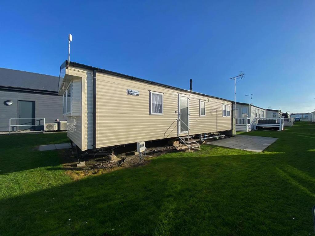 Lovely 6 Berth Caravan At Seaview Holiday Park In Kent Ref 47001D ...