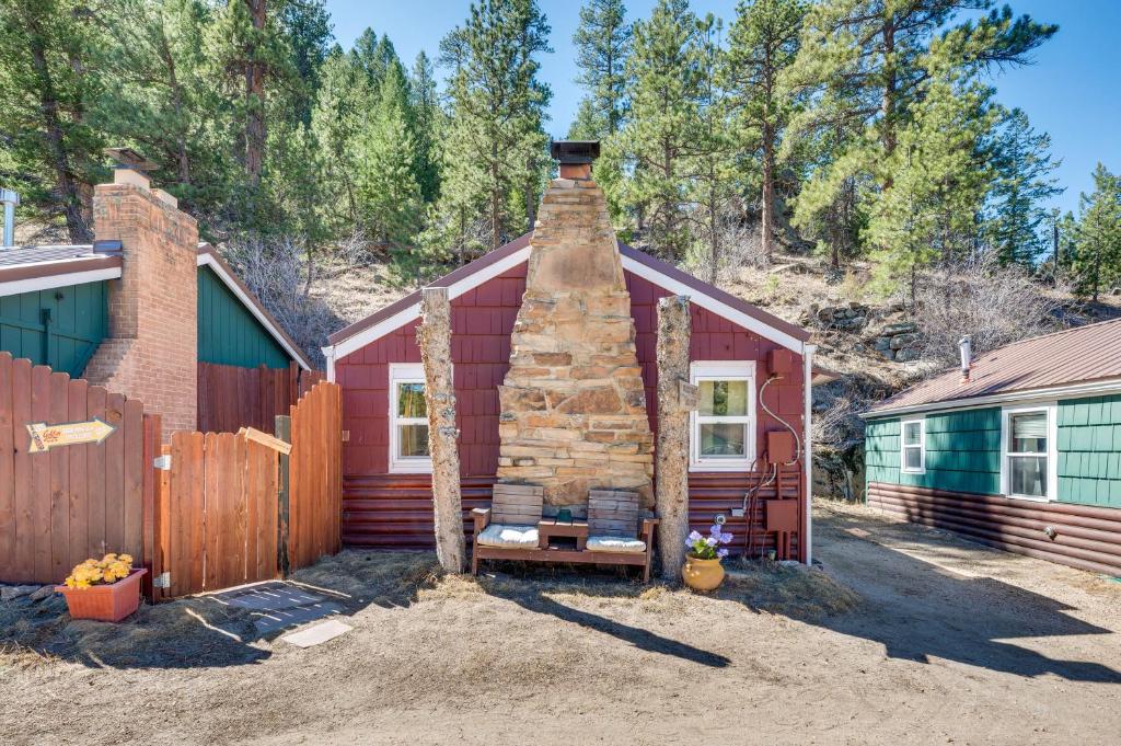 Private Hot Tub and Deck Romantic Getaway in Drake, Drake की (2026 के ...