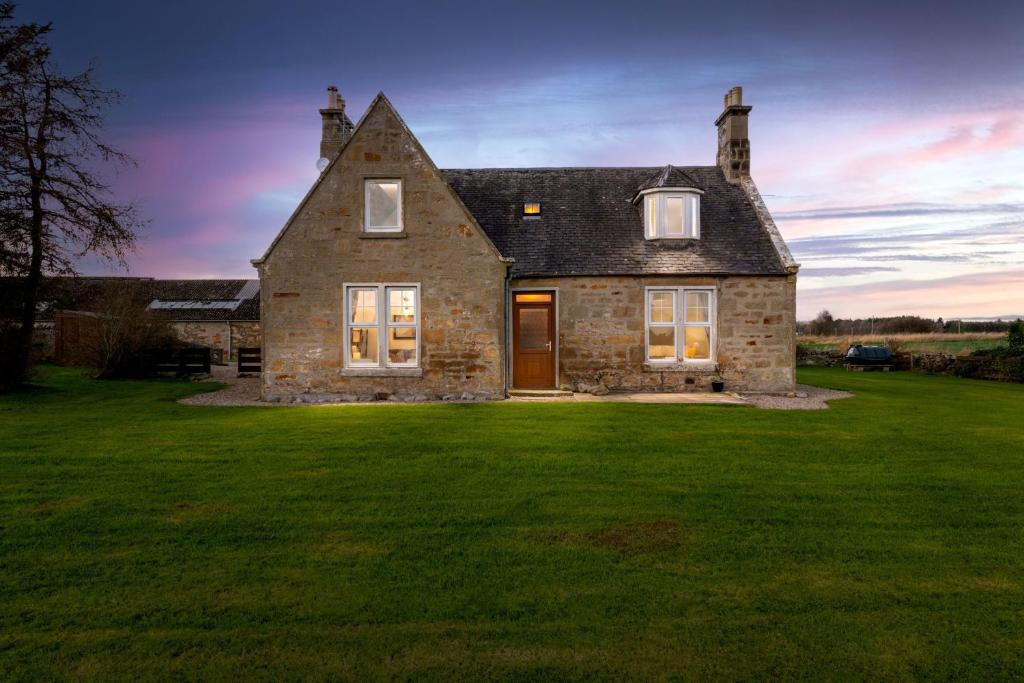 Old Duffus Farmhouse, Duffus (updated prices 2026)