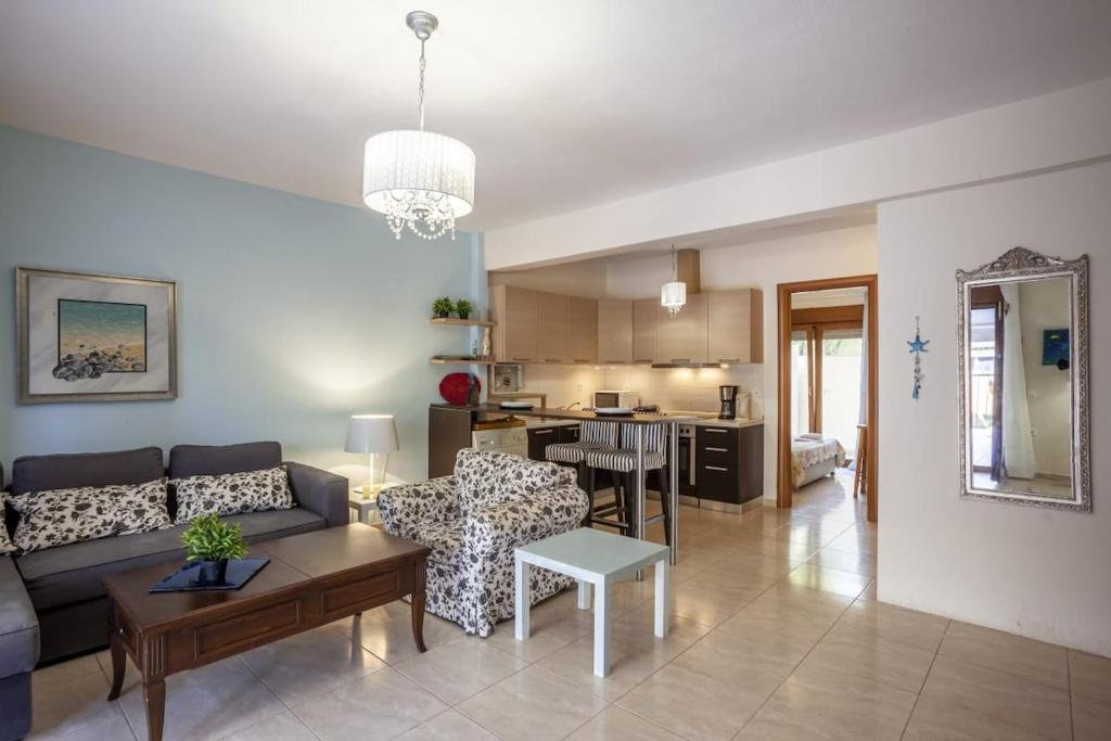 Cozy Summer House by the Beach, Polykhrono (updated prices 2025)