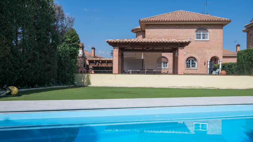 Casa Espada Tizona by Toledo AP, Bargas (updated prices 2025)