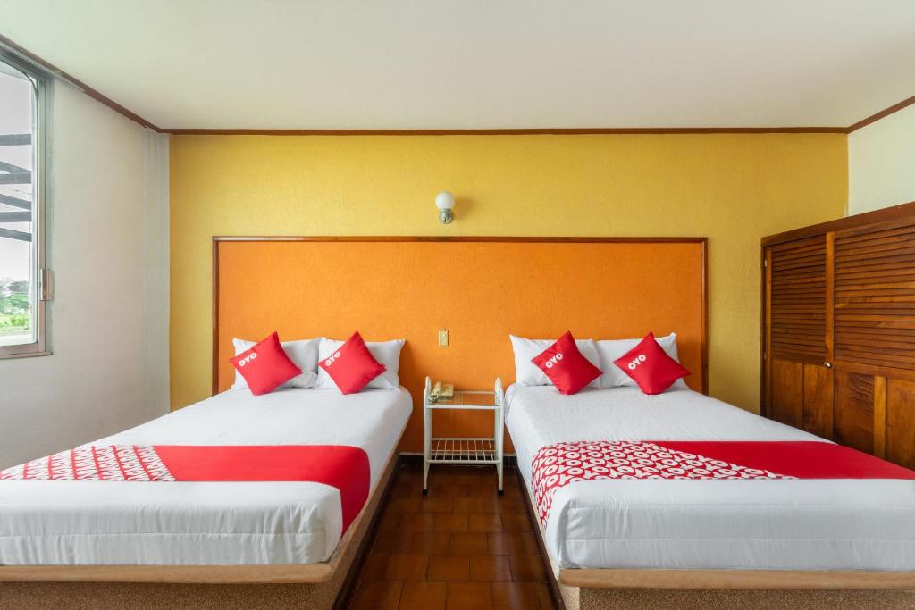 OYO Hotel Casa Blanca, Martínez de La Torre (precios actualizados 2025)