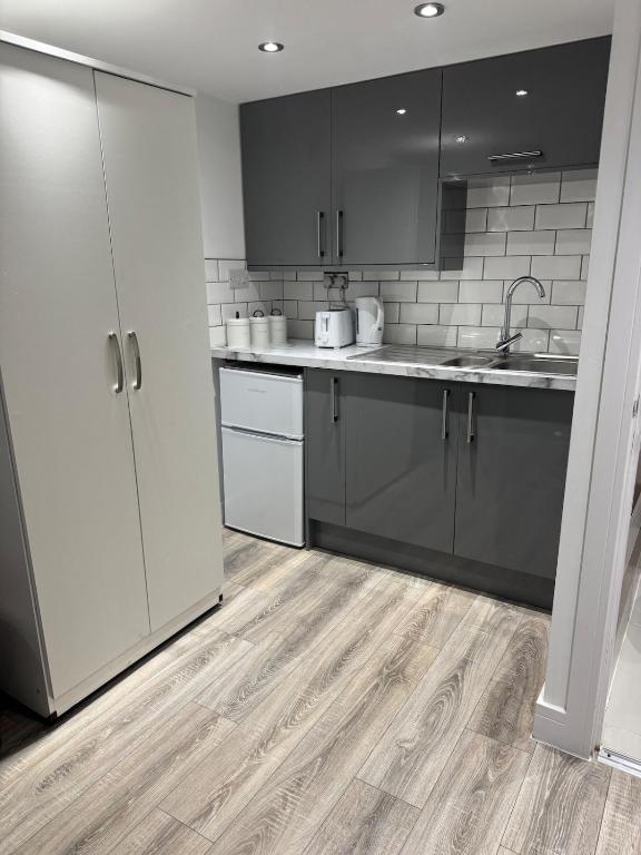 Restoa Studio 3 Peaceful Spot wParking and Fast WiFi, Neepsend (updated ...