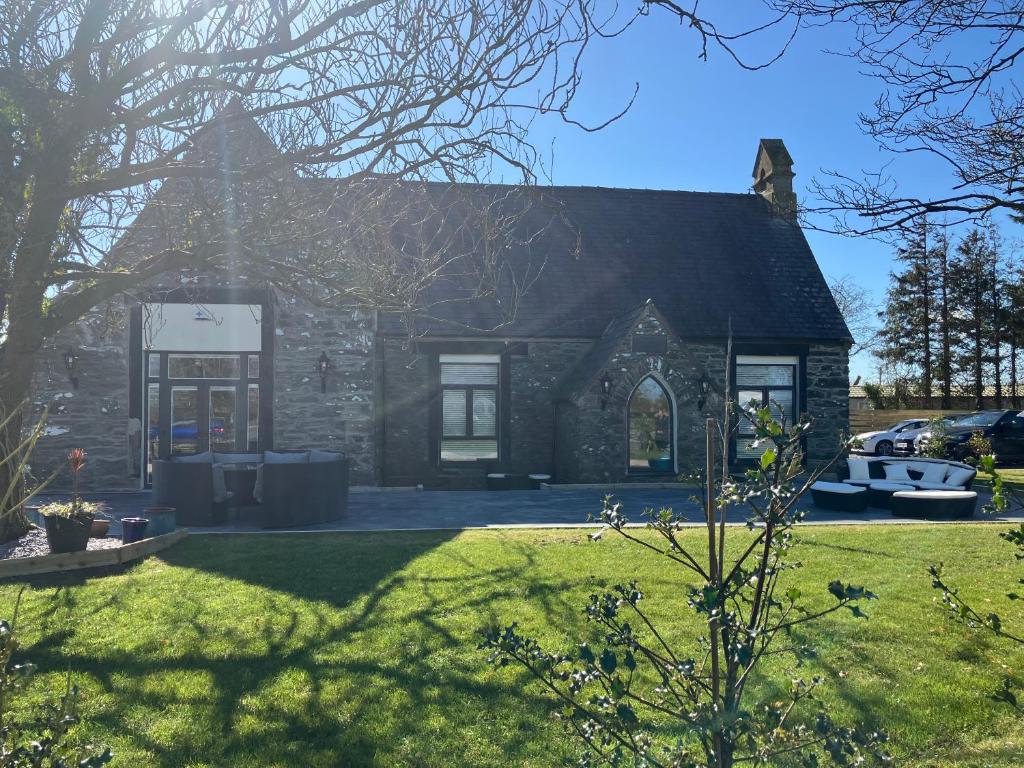 Yr Hen Ysgol- The Old Primary School, Llanddeusant (updated prices 2026)