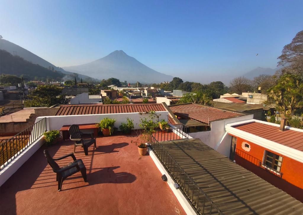 Casa Rosita, Stunning Volcano Views and Private Terrace, Santa Ana ...