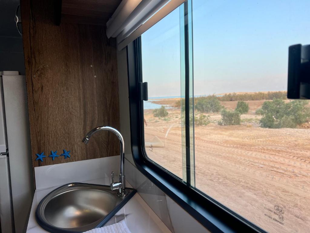 Royal Caravan DeadSea Crown Group Collection, Neve Zohar (aktualisierte Preise für 2025)