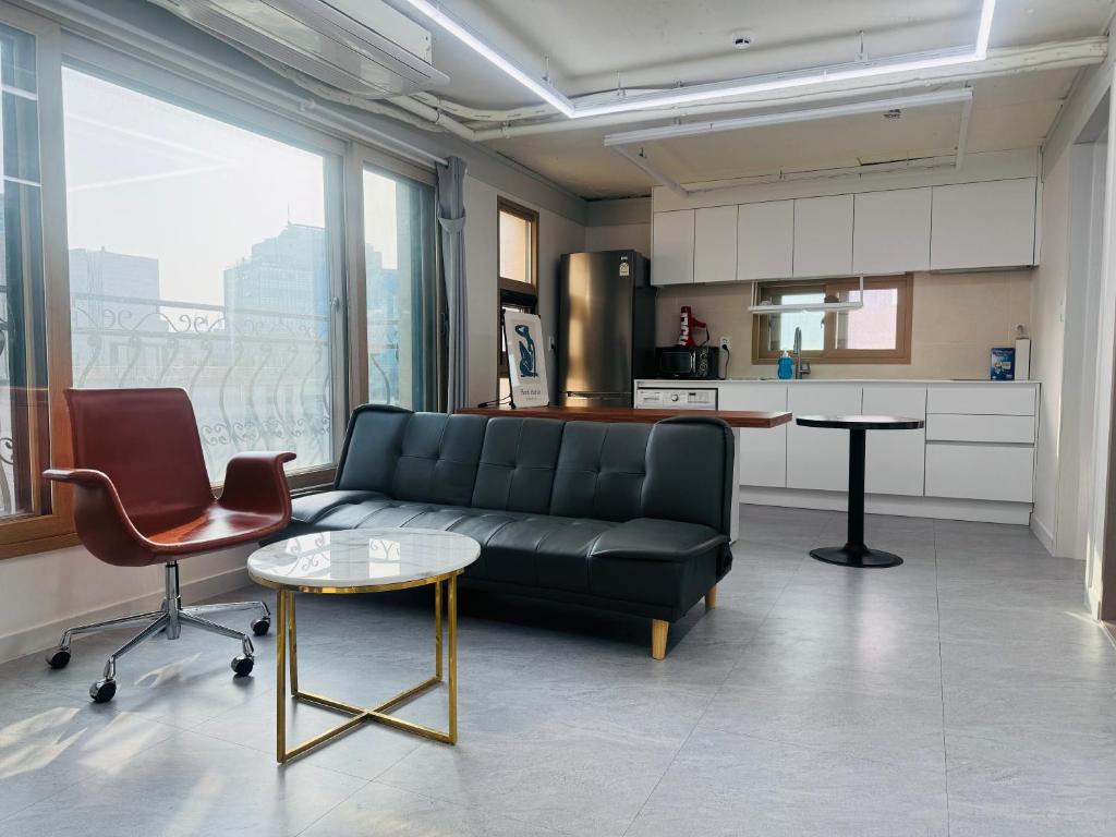 701, Seongsu Station Jungnangcheon Cherry Blossom Road Han River ...