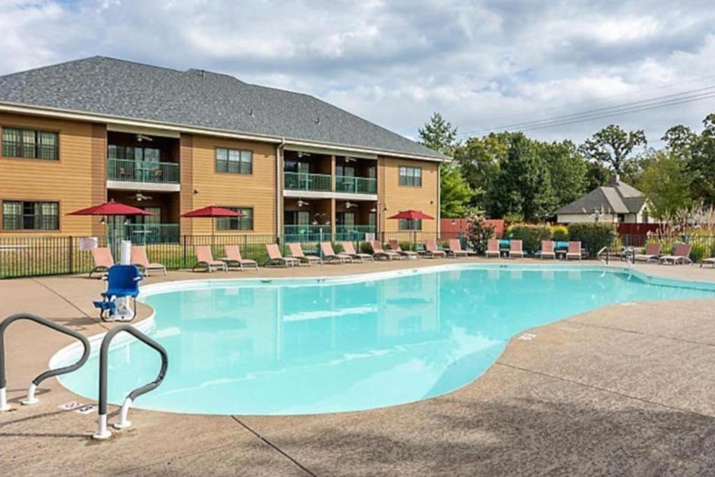 Studio Apt in Branson with great resort setting including pools and ...