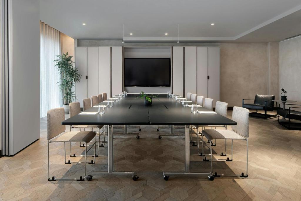 The Stratford, Autograph Collection, London (updated prices 2025)