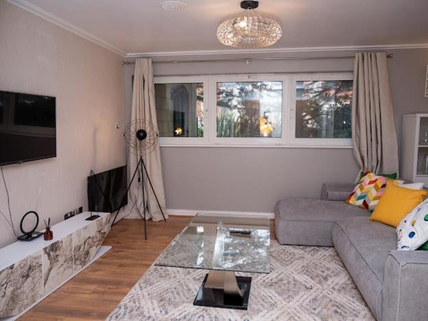 Century Wharf Apt, Cardiff (updated prices 2025)