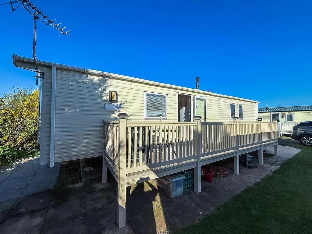 Lovely 8 Berth Caravan With Side Decking At Heacham Beach Park Ref ...