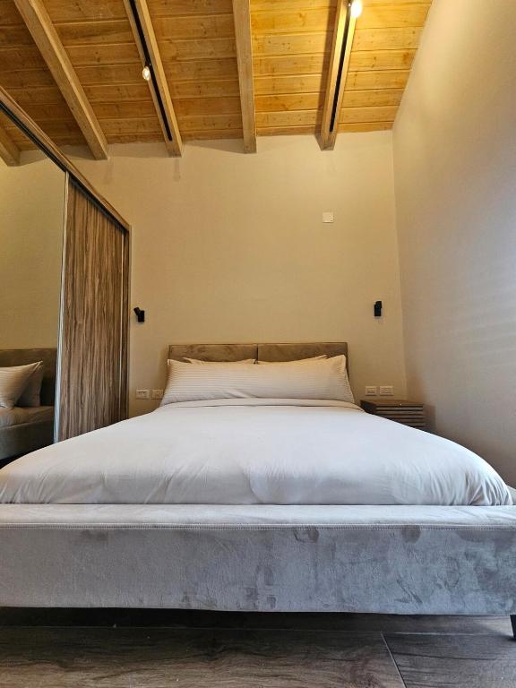 Villa in the valley, Reẖov (aktualisierte Preise für 2025)