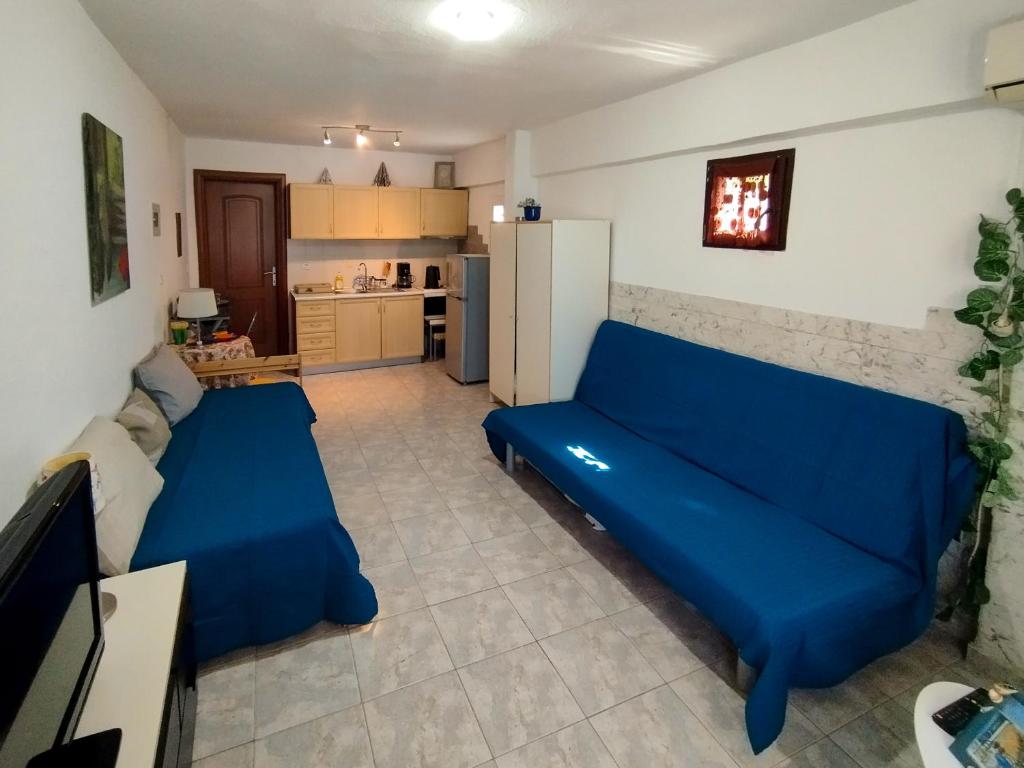 Nefia, Neoi Epivates (updated prices 2026)