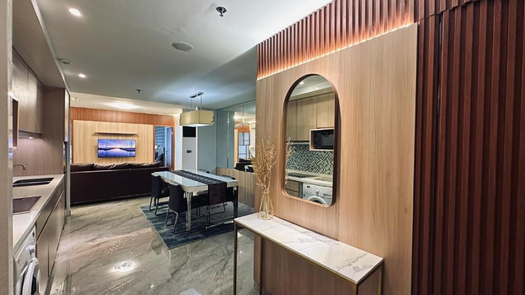 The H Tower Rasuna Suites Kuningan Jakarta By Villaloka, Jakarta ...