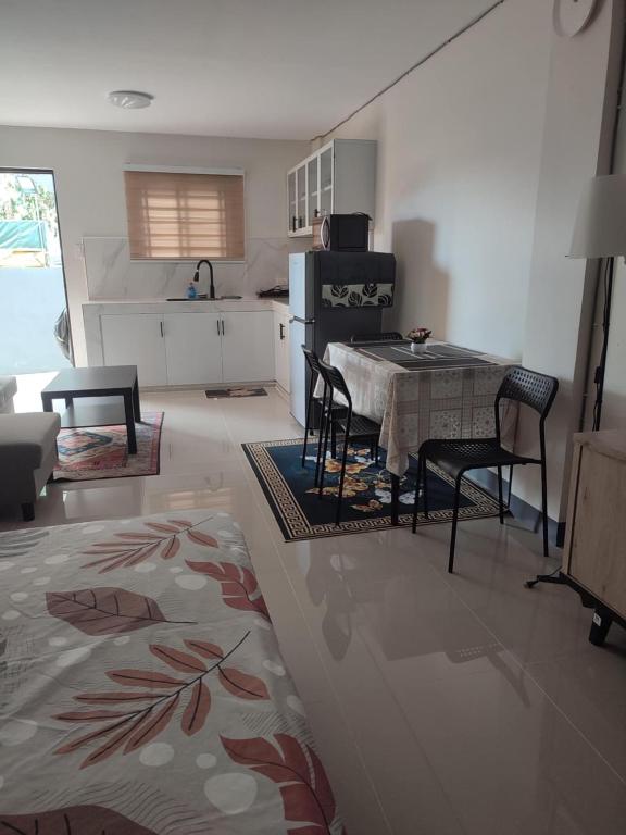 chez moi, ma maison, Oogong (updated prices 2025)