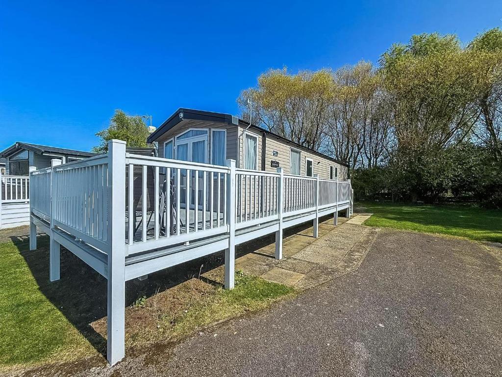Stunning Caravan With Large Decking At Manor Park In Hunstanton Ref ...