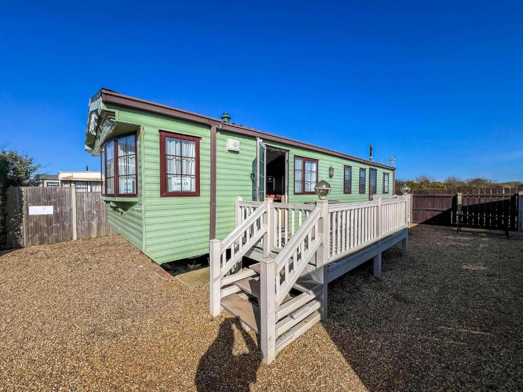 6 Berth Dog Friendly Caravan In Hunstanton, Minutes From The Beach Ref ...