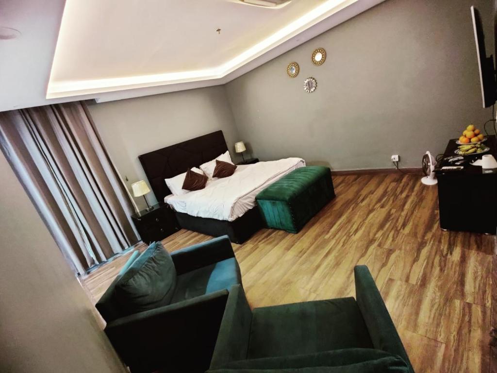 Your Modern Oasis Gold Crest Mall Apartments with Al Fatah store by HBA, Lahore (updated prices ...