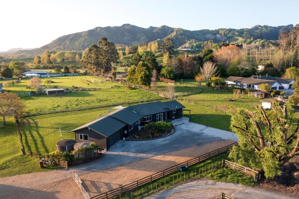 NEW - Farm House Near Town!, Gisborne (updated prices 2025)