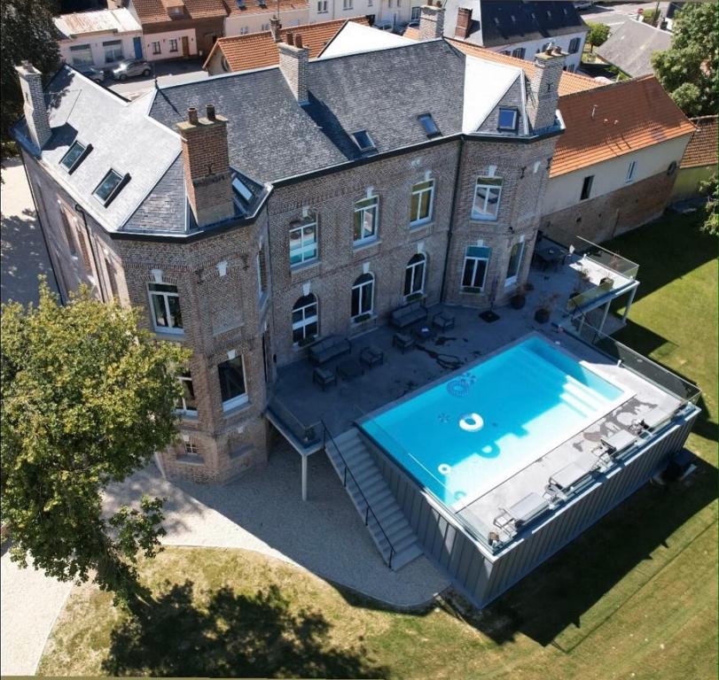 Aura Castle, Picquigny (updated prices 2025)