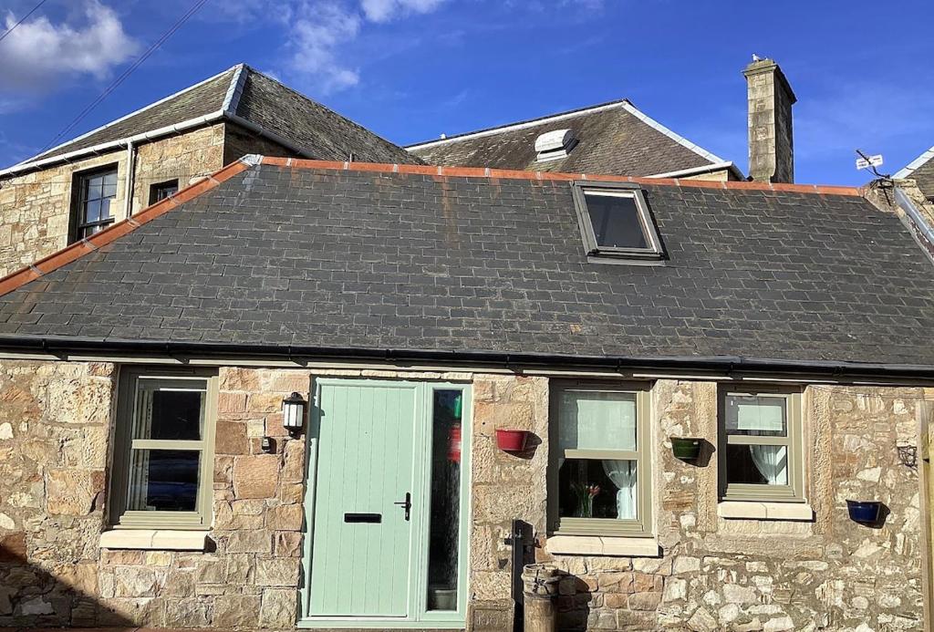 Cottage in Mid Calder Village near Edinburgh, Mid Calder (precios ...