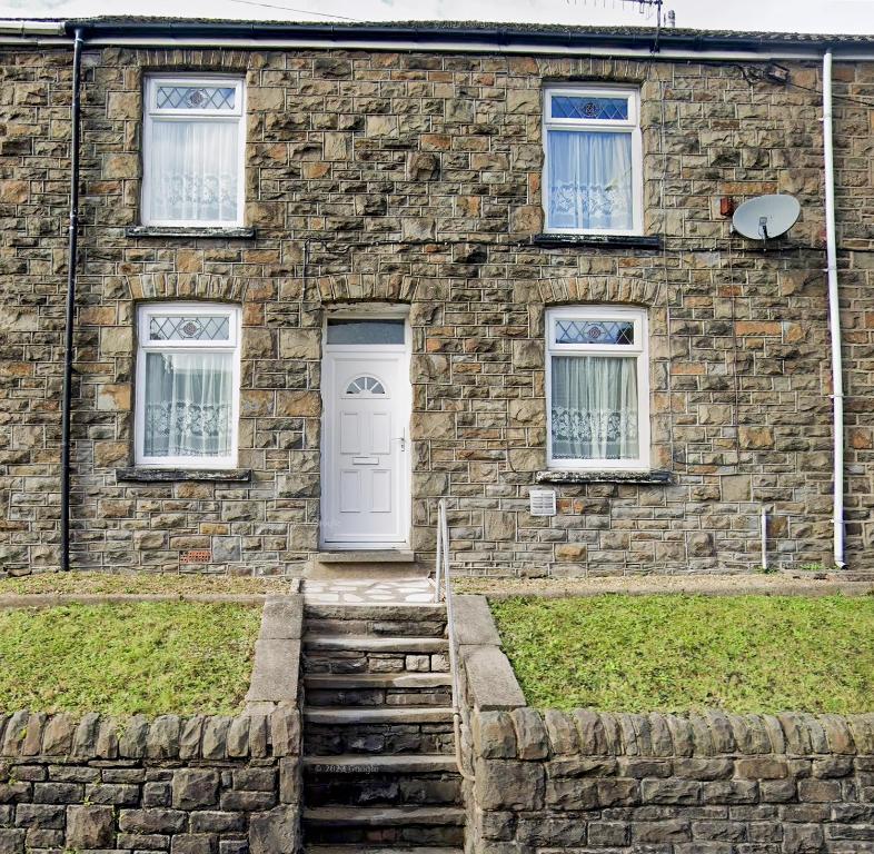 Bramble Cottage In The Wonderful Rhondda Valley by STAE-Homes, Llwyn-y ...
