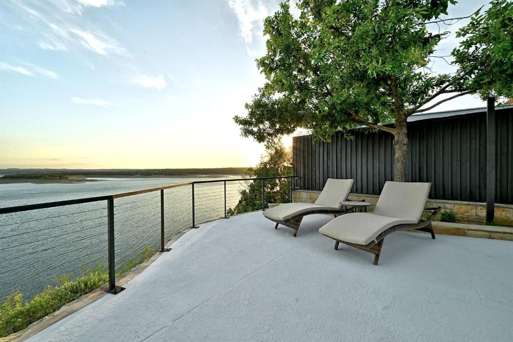 Lakeside Elegance in this Texas House and Airstream with Heated Pool ...