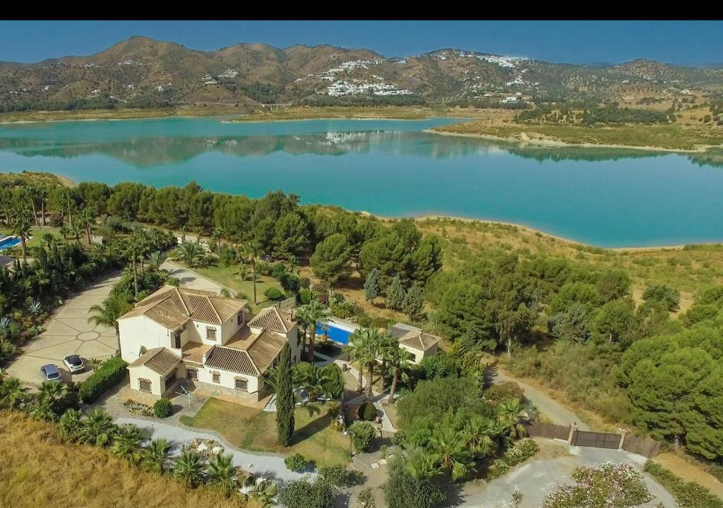 Exclusive Lakeside Villa with Private Pool & Total Privacy, Viñuela ...